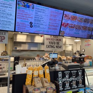 THE COMMON MAN ROADSIDE MARKET & DELI - MANCHESTER - 11 Photos & 12 ...