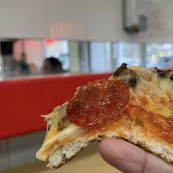 FAMOUS ORIGINAL RAY’S PIZZA - Updated May 2025 - 351 Photos & 536 ...