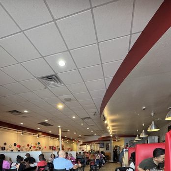 MAPLE LEAF DINER - Updated September 2025 - 5153 Photos & 3951 Reviews ...