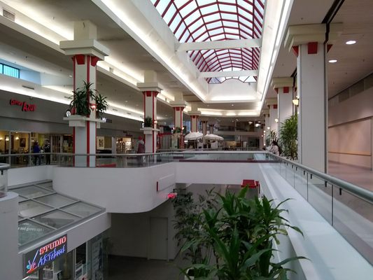 CARRÉ DÉCARIE - Updated March 2024 - 6900 Boulevard Décarie, Montréal ...