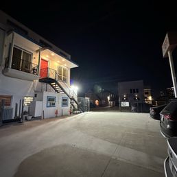 ALORA - Updated December 2025 - 230 Photos & 54 Reviews - 2502 Dunlavy ...