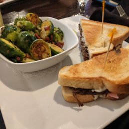 BROADSIDE TAVERN - Updated December 2025 - 96 Photos & 96 Reviews - 99 ...