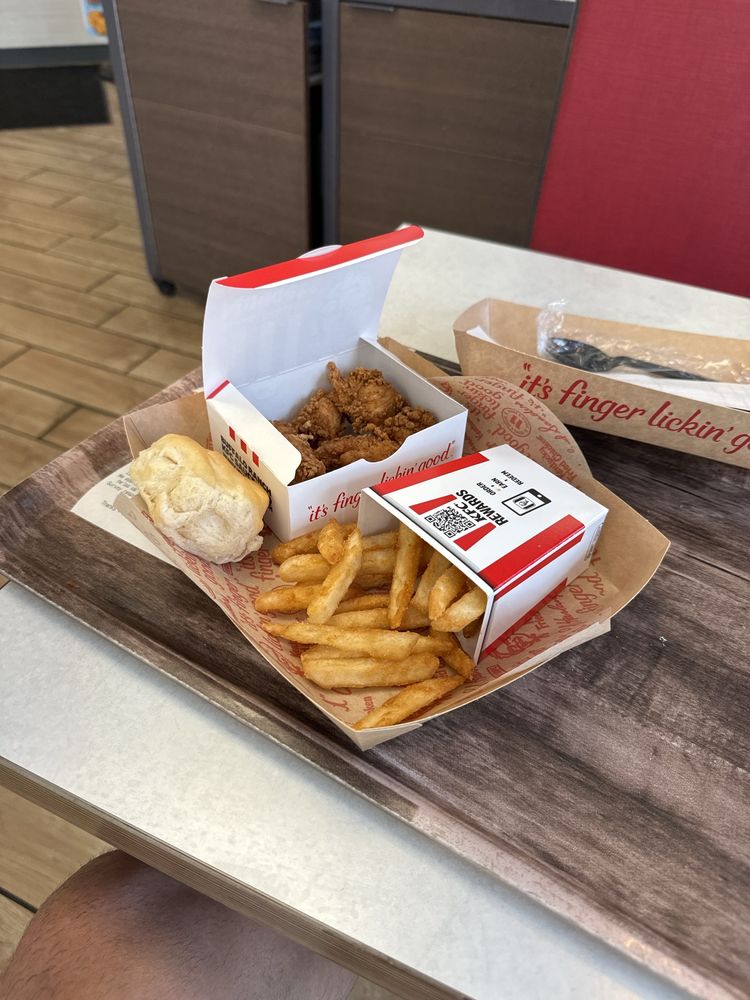 KFC - Updated August 2025 - 12 Photos & 42 Reviews - 555 E 400th S ...