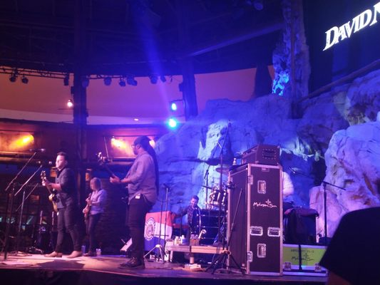 WOLF DEN - Updated December 2025 - 63 Photos & 15 Reviews - 1 Mohegan ...