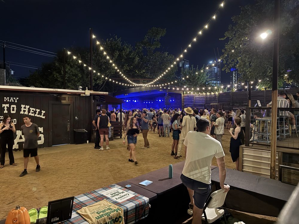 SCOOT INN - Updated November 2024 - 139 Photos & 177 Reviews - 1308 E ...