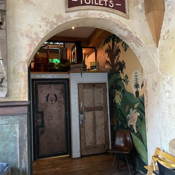 MR. MOFONGO - Updated January 2025 - 60 Photos & 34 Reviews - Oude ...