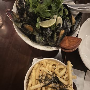 AMA RAW BAR - WEST VILLAGE - Updated May 2024 - 225 Photos & 117 ...