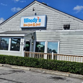 Woody's bar and grill store