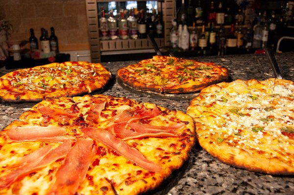 THE PINT HOUSE BAR AND GRILL - Updated December 2025 - 200 Photos & 266 ...