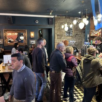 THE BEEHIVE INN - Updated August 2025 - 85 Photos & 83 Reviews - 18-20 ...