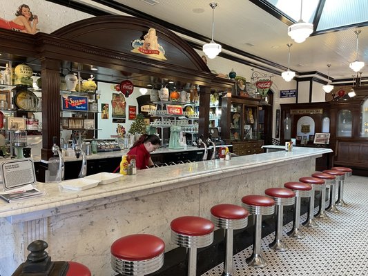 HUGGIN’ MOLLY’S - Updated November 2024 - 102 Photos & 85 Reviews - 129 ...