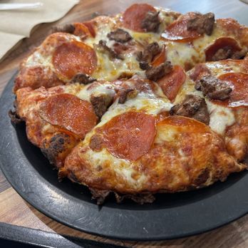 ROUND TABLE PIZZA - Updated October 2025 - 99 Photos & 179 Reviews ...