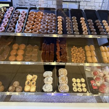 ROUND ROCK DONUTS - Updated April 2025 - 2476 Photos & 3405 Reviews ...
