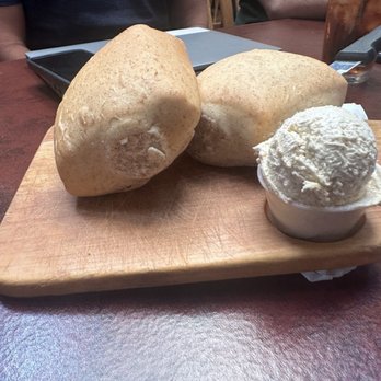 CARRIAGE CROSSING RESTAURANT AND BAKERY - Updated November 2025 - 165 ...