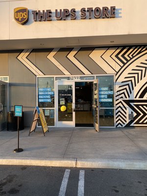 THE UPS STORE - Updated December 2025 - 30 Photos & 40 Reviews - 7927 ...