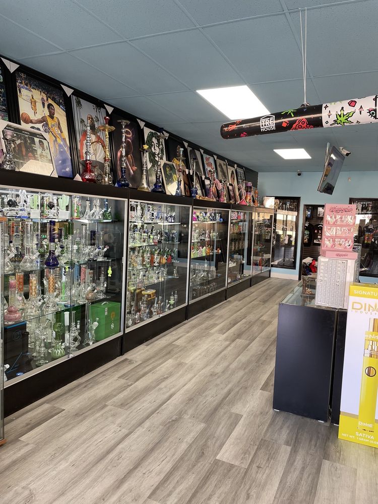 PLUTO SMOKE SHOP - Updated October 2024 - 18 Photos - 1112 W 6th St ...