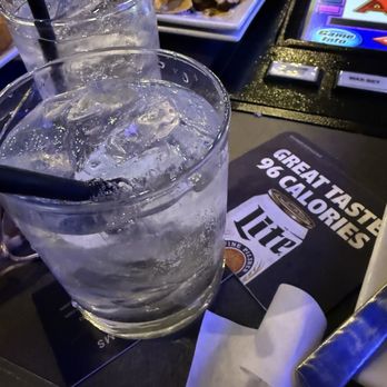 FLOWING TIDE PUB 10 - Updated February 2025 - 59 Photos & 33 Reviews ...