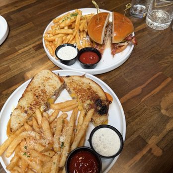 CIRCLE CITY TAVERN - Updated December 2025 - 153 Photos & 198 Reviews ...