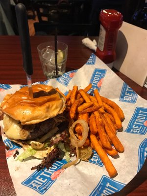 OLD DETROIT BURGER BAR - 81 Photos & 149 Reviews - 27 E 14 Mile Rd ...