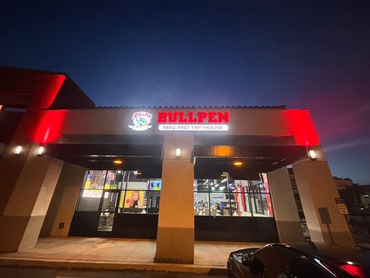 BULLPEN BBQ AND TAP HOUSE - Updated October 2025 - 67 Photos - 66 ...