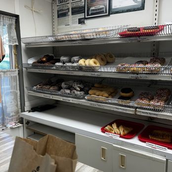 VILLAGE DONUT SHOP - Updated October 2025 - 45 Photos & 86 Reviews - 45 ...