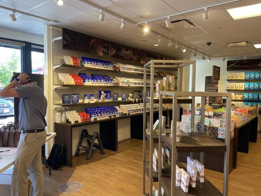 LINDT CHOCOLATE SHOP - Updated June 2025 - 16 Photos & 12 Reviews - 3 ...