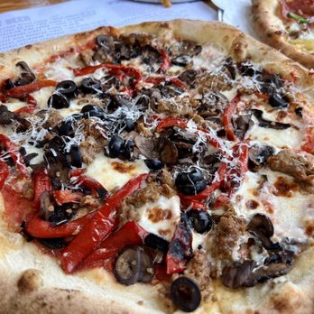 COMMUNITY PIZZA & BEER GARDEN - 315 Photos & 320 Reviews - 111 Old Kyle ...
