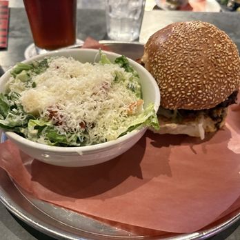 BEERTOWN PUBLIC HOUSE WHITBY - Updated December 2025 - 39 Photos & 11 ...