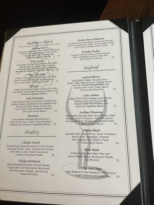 RED COACH INN - Updated August 2024 - 15 Photos - 2 Buffalo Ave ...