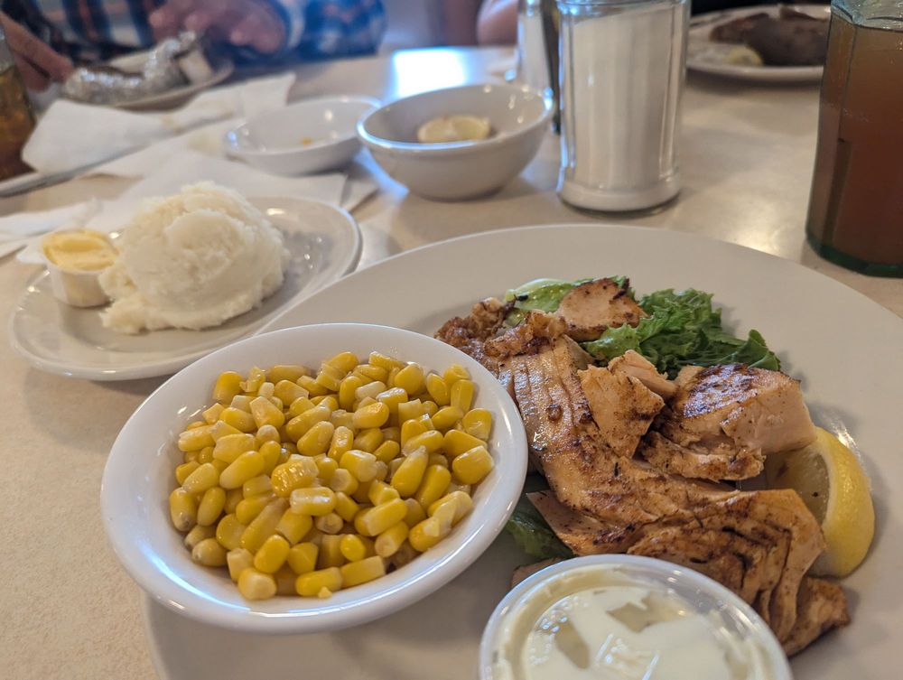 CROSSROADS FAMILY RESTAURANT - Updated December 2025 - 41 Photos & 43 ...