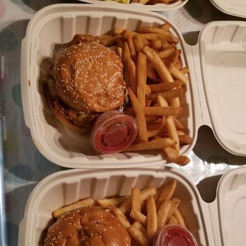 CHOMP KITCHEN AND DRINKS - Updated August 2024 - 293 Photos & 220 ...