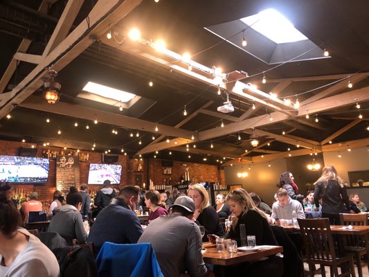 URBAN SALOON - 213 Photos & 342 Reviews - 2120 Fairmount Ave ...