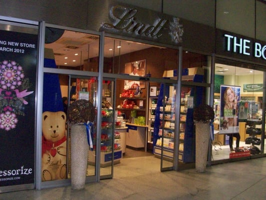 LINDT BOUTIQUE - Updated June 2025 - Georgenstr. 14 - 17, Berlin ...