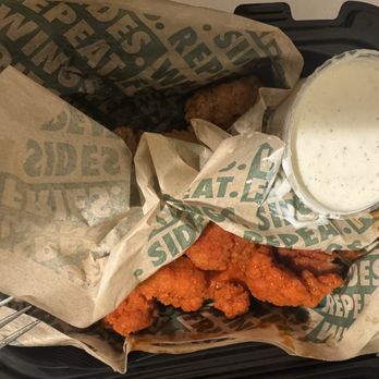 WINGSTOP - Updated December 2025 - 28 Photos - 1812 Broadway Ave ...