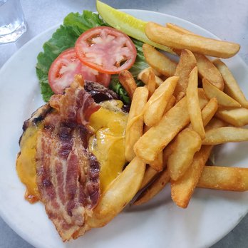 THE PLAYWRIGHT IRISH PUB - Updated December 2025 - 63 Photos & 137 ...