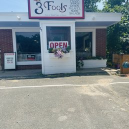 3 FOOLS - Updated July 2025 - 48 Photos & 135 Reviews - 87 Rte 6A ...