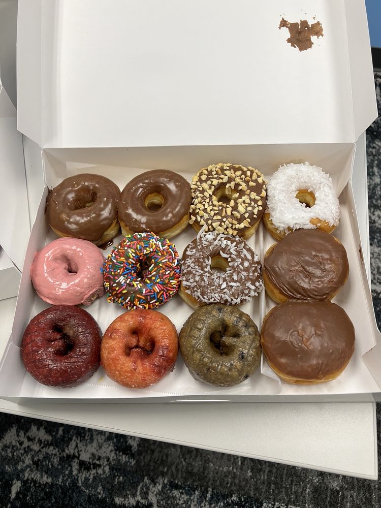 SNOWFLAKE DONUTS - Updated October 2025 - 139 Photos & 189 Reviews ...