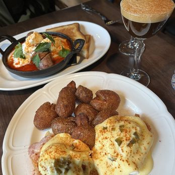 THE BERCZY TAVERN - Updated December 2025 - 21 Photos - 69 Front Street ...