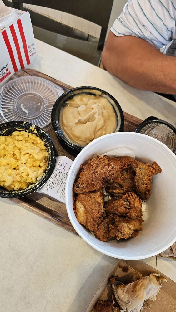 KFC - Updated July 2025 - 18 Photos & 25 Reviews - 4040 Gateway Blvd ...