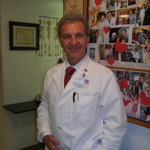 VAHE AKOPIAN, MD - Updated August 2025 - 17 Reviews - 1451 E Chevy ...