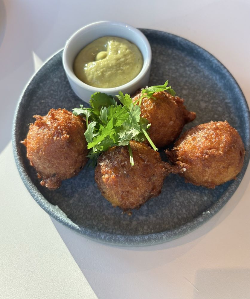 TWO HANDS - Updated September 2025 - 93 Photos & 24 Reviews - 2681 ...