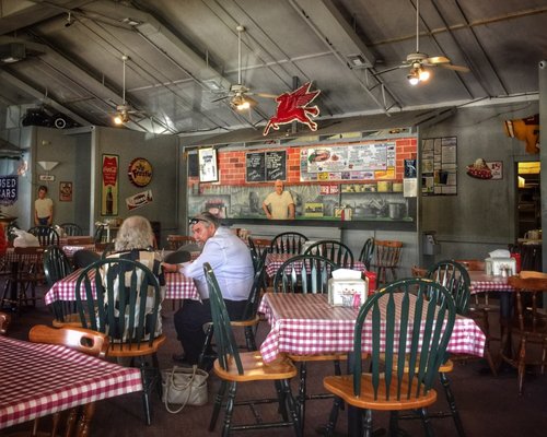 THE GATOR CAFE - Updated November 2024 - 50 Photos & 77 Reviews - 5747 ...