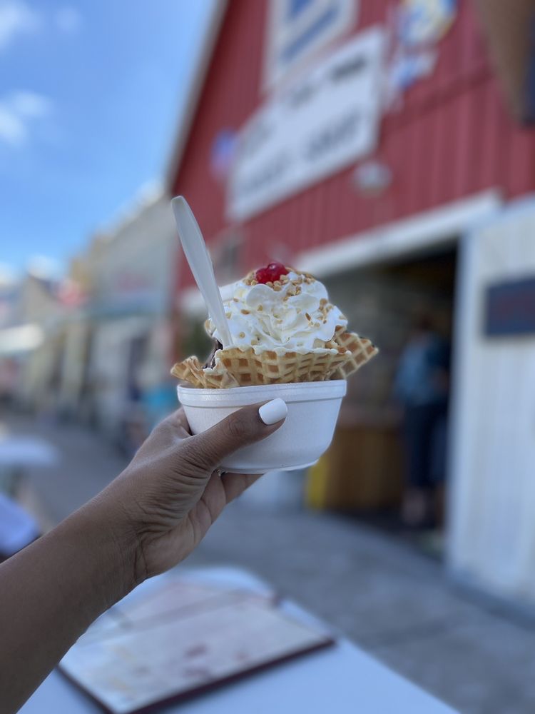 NANA’S & POP POPS SWEET SHOP - 150 Photos & 97 Reviews - 280 Harbor Dr ...