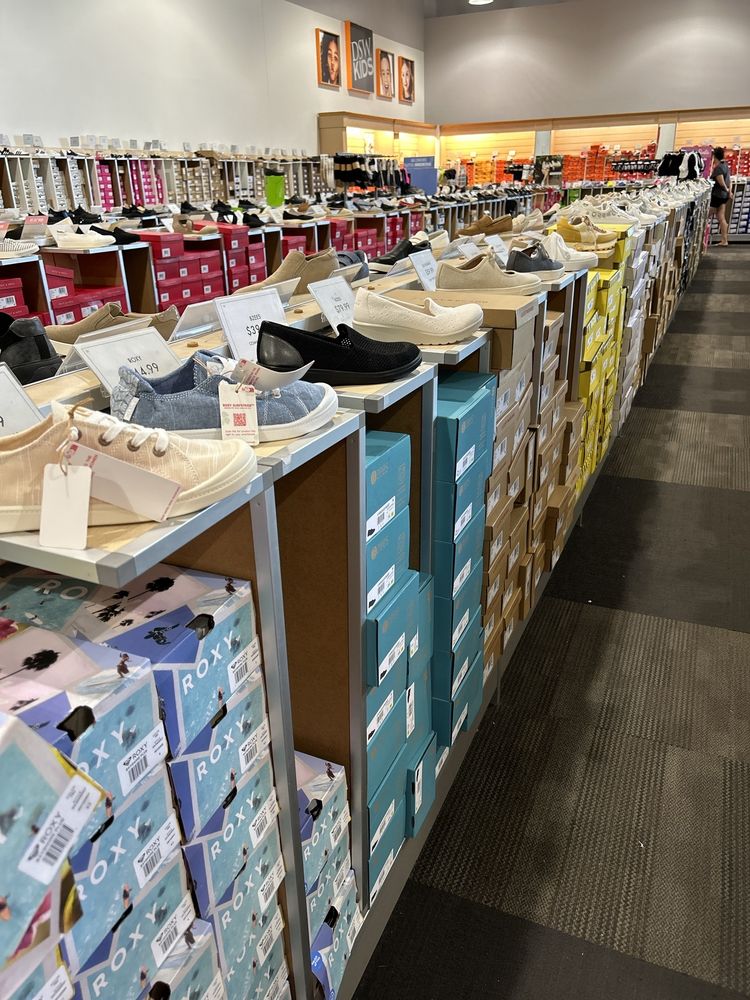 DSW DESIGNER SHOE WAREHOUSE - Updated November 2025 - 35 Photos & 52 ...