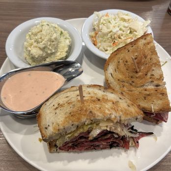 LOVI’S DELICATESSEN - Updated June 2024 - 959 Photos & 1173 Reviews ...