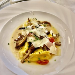 LULA - Updated August 2025 - 49 Photos & 19 Reviews - 28 Oak St ...