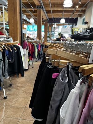 RETIQUE - Updated March 2025 - 29 Photos & 68 Reviews - 190 N Broadway ...
