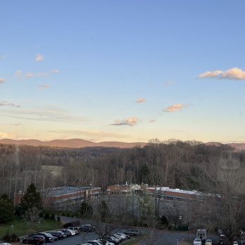 DOUBLETREE BY HILTON CHARLOTTESVILLE - Updated September 2024 - 218 ...