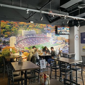 BAT 17 - Updated September 2024 - 366 Photos & 628 Reviews - 1709 ...