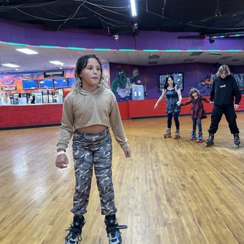 ROLLING THUNDER SKATING CENTER - Updated December 2025 - 37 Photos & 45 ...
